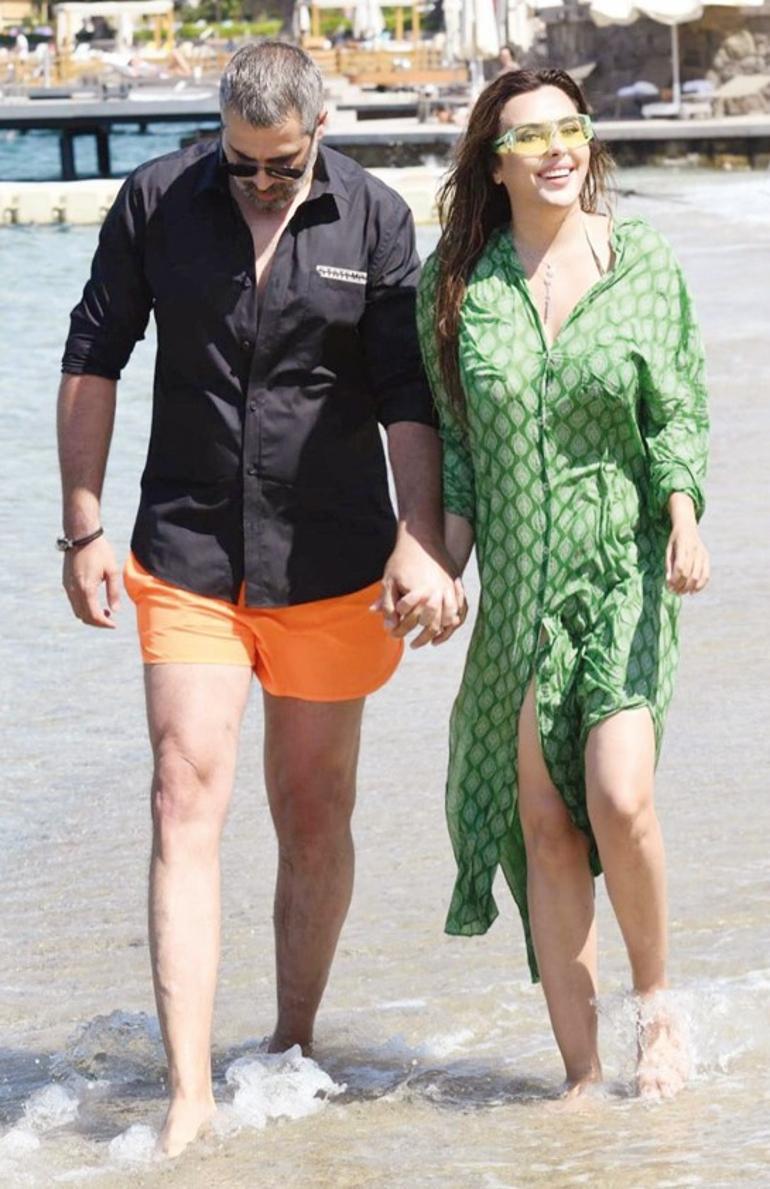 Hararetli görüşme... Hande Ataizi ve sevgilisi Dinç Aydoğdu tatilde ...