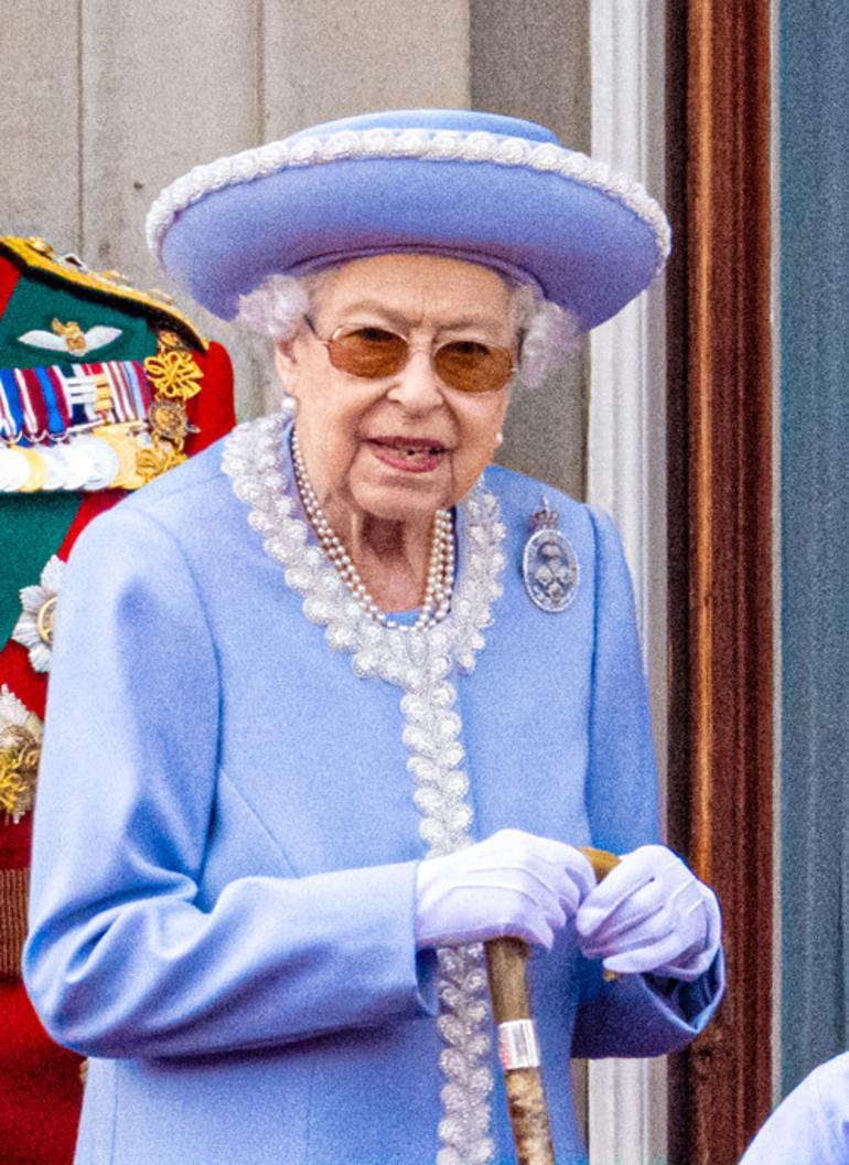 Kraliçe 2. Elizabeth en sevdiği mücevherleriyle gömüldü! Değerli ...