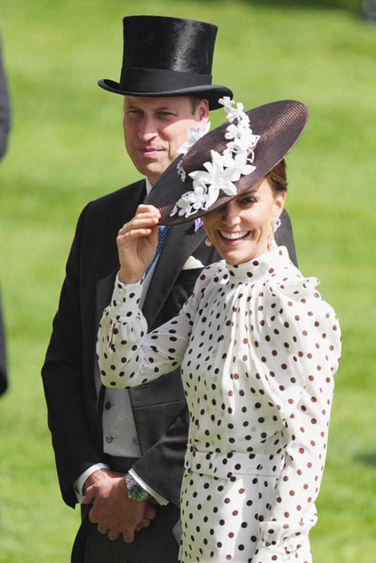 Kim Kate'in çıplak fotoğrafını çekmez ki! Ardından bir 'küfür seli ...