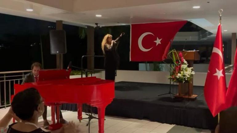 Arzu Ece, bayrağımız ve türkülerimizle Karayipler'de - Stil Haberleri