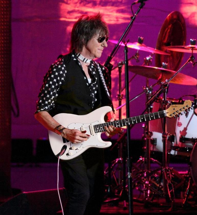 Ünlü müzisyen ve gitarist Jeff Beck geçirdiği ani hastalık nedeniyle ...
