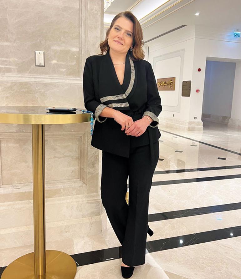 Cenk Eren ve Sinema Senfoni Orkestrası'dan Ferdi Özbeğen şarkıları ...