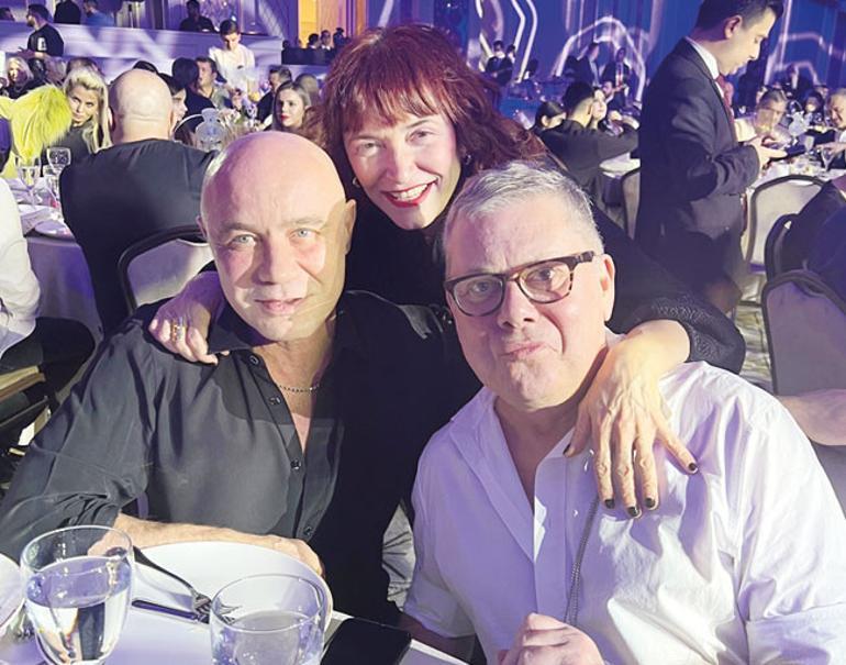 Cenk Eren ve Sinema Senfoni Orkestrası'dan Ferdi Özbeğen şarkıları ...