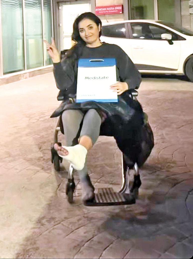 Engin Günaydın ile sevgilisi Buğu Selen Somer Beyoğlu’nda kol kola ...