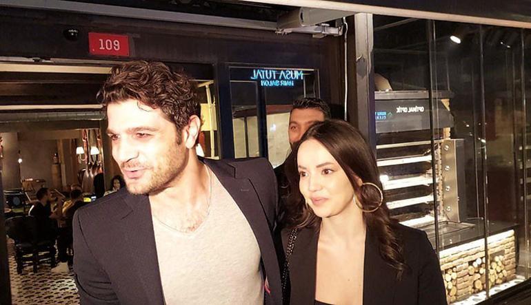 Engin Günaydın ile sevgilisi Buğu Selen Somer Beyoğlu’nda kol kola ...