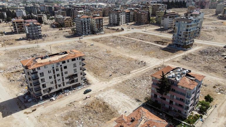 Hatay'ın son hali yürekleri sızlattı... Binaların yerini meydanlar aldı ...