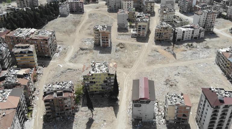Hatay'ın son hali yürekleri sızlattı... Binaların yerini meydanlar aldı ...