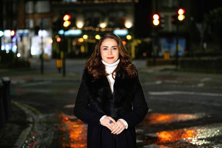 Türklerin İngiltere’deki sesi Hülya Alişoğlu son yolculuğuna uğurlandı ...