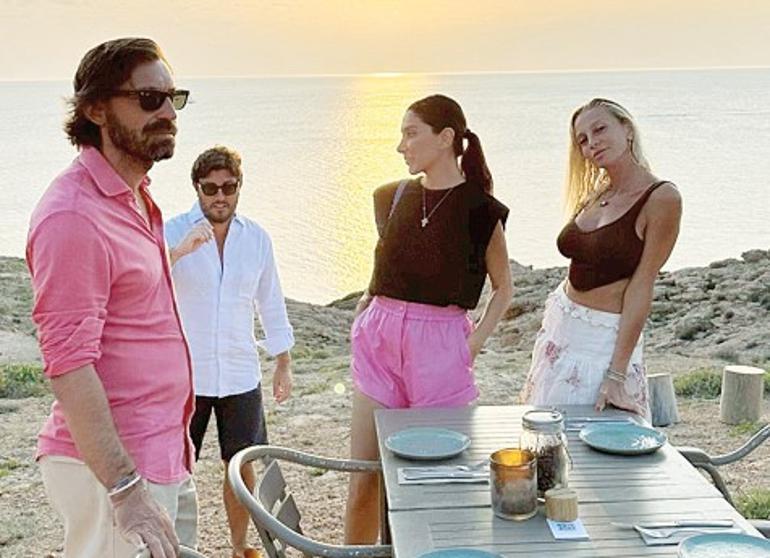 İlk fotoğraf tatilden... Özlem Yıldız aşkı buldu! - Son Dakika Magazin ...