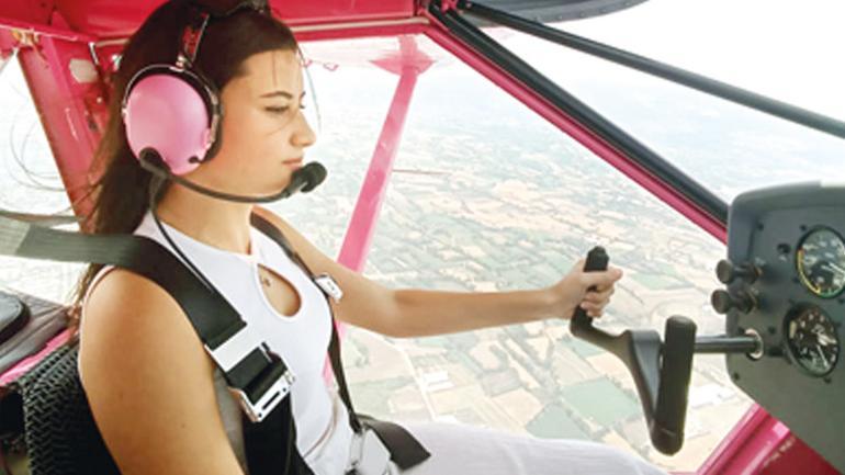 O artık en genç kadın pilot... Hürriyet’in haberinden ilham aldı - Son ...