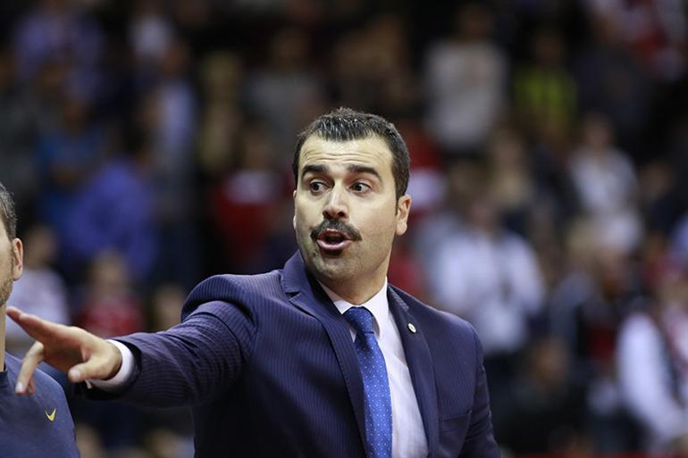 Anadolu Efes koçu Erdem Can'dan Erten Gazi'ye: Sen beni Ergin Ataman mı ...