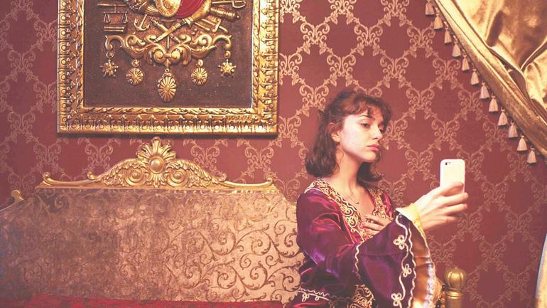 İlk rolüyle İstanbul Film Festivali’nde ödül alan Manolya Maya ...