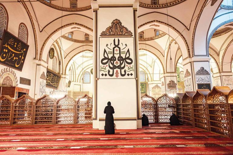 Mihrabı, çinisi, avlusu, minaresiyle kültür mirası camilerimiz ...