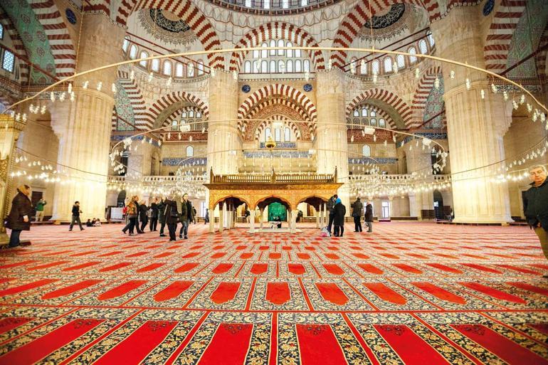 Mihrabı, çinisi, avlusu, minaresiyle kültür mirası camilerimiz ...