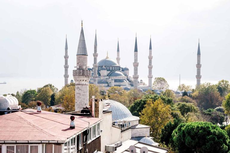 Mihrabı, çinisi, avlusu, minaresiyle kültür mirası camilerimiz ...