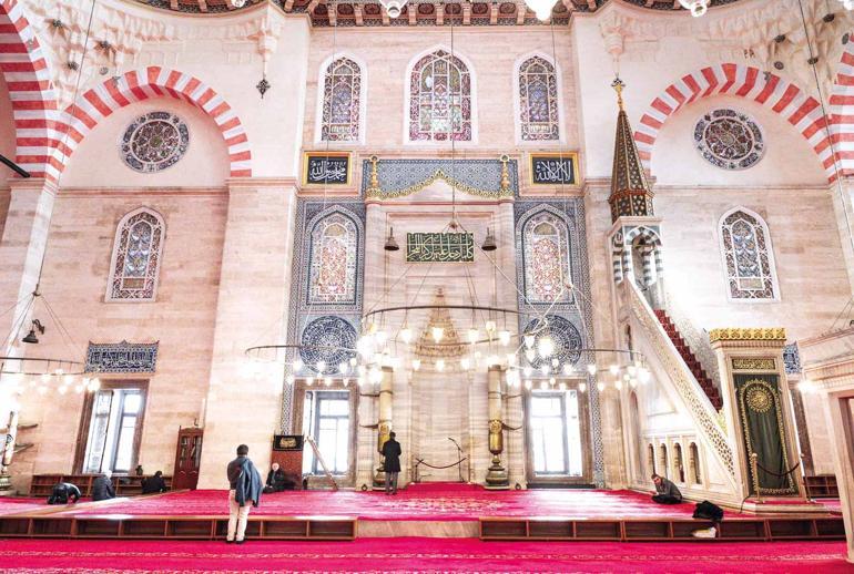 Mihrabı, çinisi, avlusu, minaresiyle kültür mirası camilerimiz ...