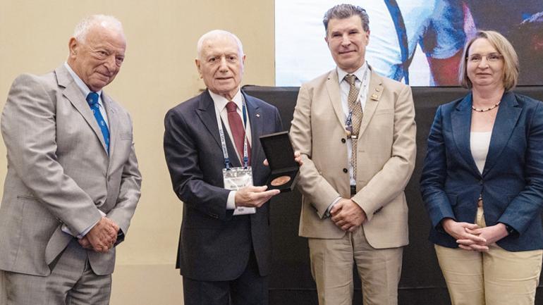 Hapiste dört yılı katledilen Prof. Haberal’a verilen büyük uluslararası ...