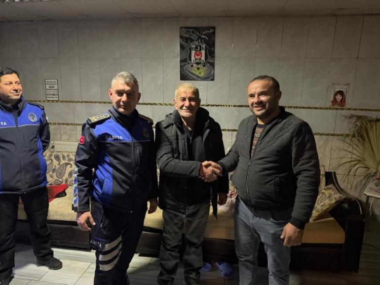 Kartonların üzerinde yatıyordu: Evsiz sanılan adam hakkındaki gerçek ...