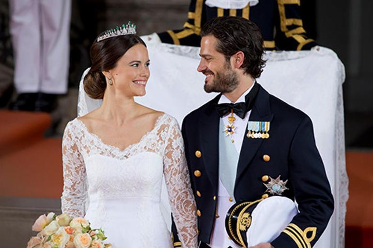 O kapıdan iki kişi girdiler, şimdi altı kişi oldular... Herkese nasip ...