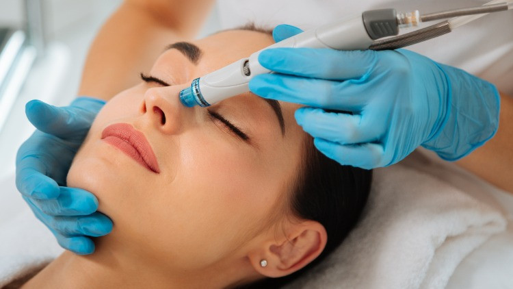 Hydrafacial Nedir, Ne İşe Yarar, Nasıl Yapılır? Hydrafacial Cilt Bakımı ile İlgili Merak Edilenler