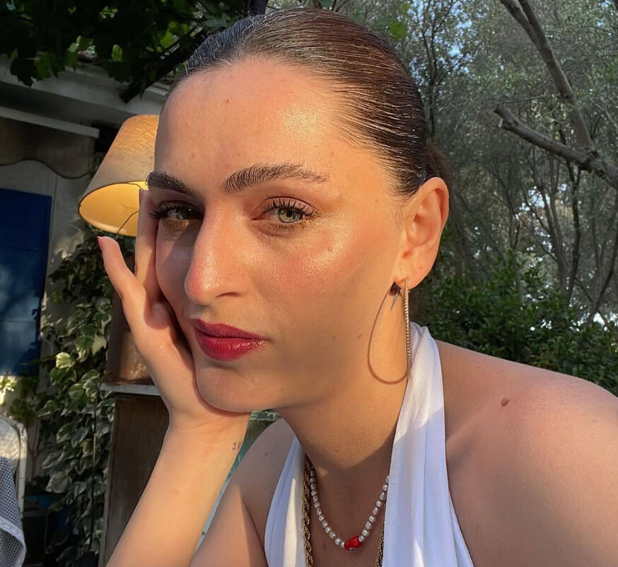 MERVE GÖNTEM KİMDİR? | Kızılcık Şerbeti'nin senaristi Merve Göntem ...