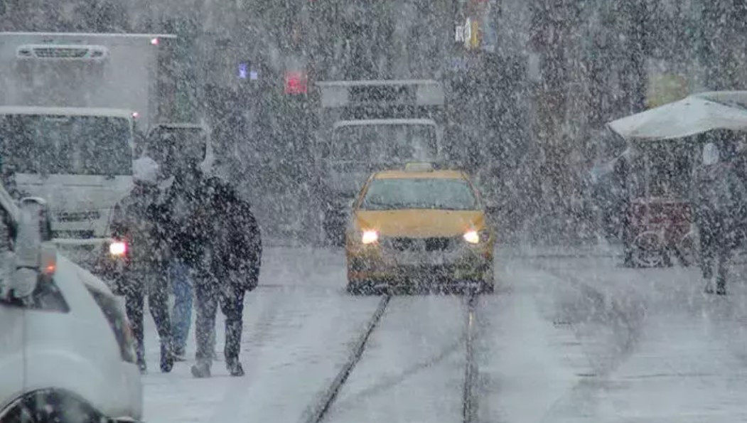 KAR TATİLİ TEK TEK DUYURULDU: 10 ilde tatil açıklaması... Yarın okullar ...