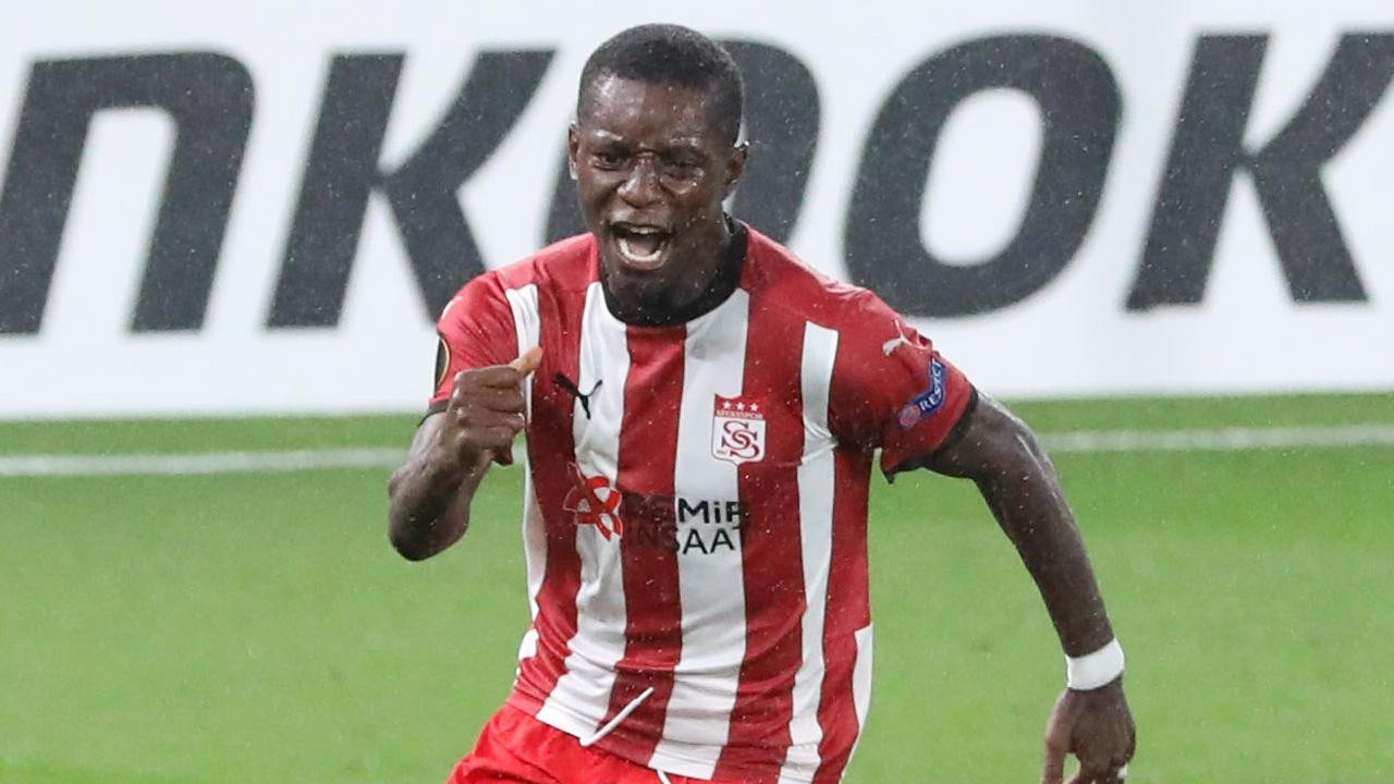 Sakaryaspor, Sivasspor, Gaziantep FK ve Amedspor'da oynamıştı... Bakan ...