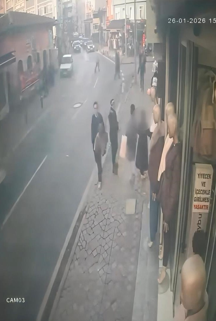 Beyoğlu Haberleri - Beyoğlu’nda cansız mankenin üzerindeki kıyafeti ...