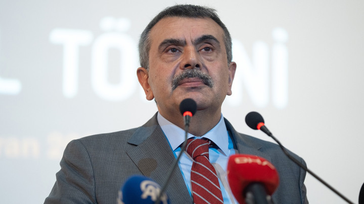 Bakan Tekin: 'Bilişim sınıfları'mızı yeniden revize ediyoruz - Son ...