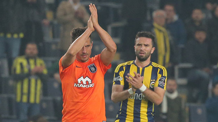 Kadıköy'de Emre Belözoğlu'na sevgi seli - Son Dakika Spor Haberleri