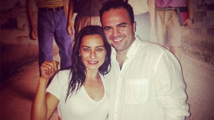 Ayça Bingöl ile Ali Altuğ'un ikiz kızları Leyla ve Aylin doğdu