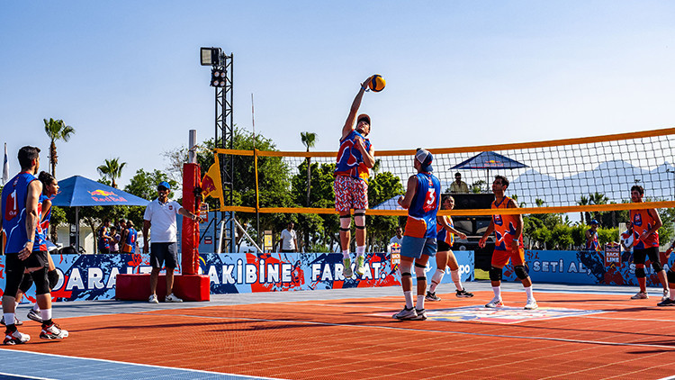 Red Bull Back Line İle Sokak Voleybolu Heyecanı İzmir’e Taşınıyor ...