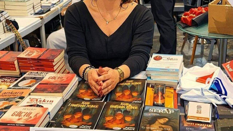 Vize Haberleri - Yazar Ayten Öztürk, yeğeninin bıçaklı saldırısında ...
