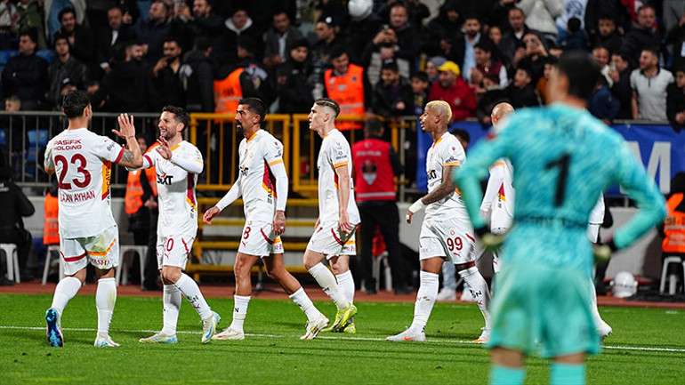 Galatasaray'ın bol gollü Eyüp galibiyeti sonrası açıkladı: O girince ...