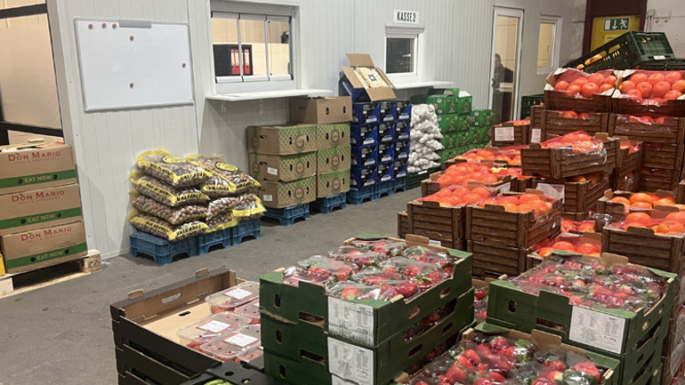 Kapanan hal esnafı yeni yerlerinde müşteri bekliyor - Hürriyet Son ...